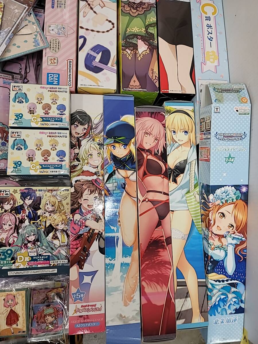 Yahoo!オークション - T062[14]T67(ポスター/缶バッジ 美品 未開封多数...