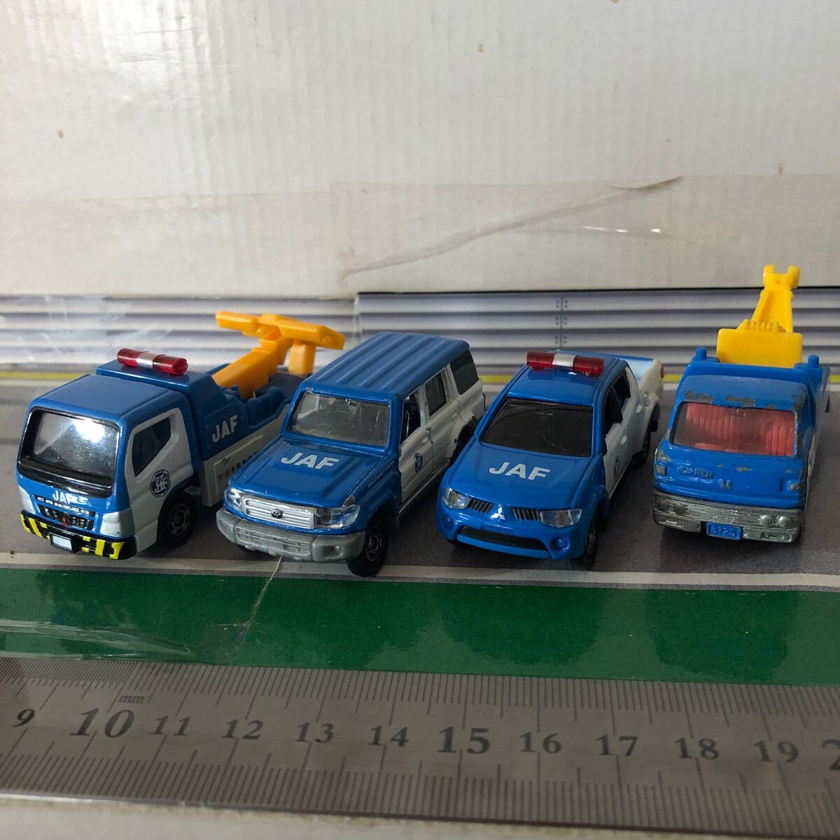 Yahoo!オークション - 即決絶版トミカ JAF 4台セット