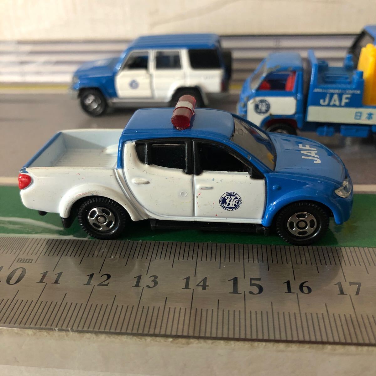 Yahoo!オークション - 即決絶版トミカ JAF 4台セット