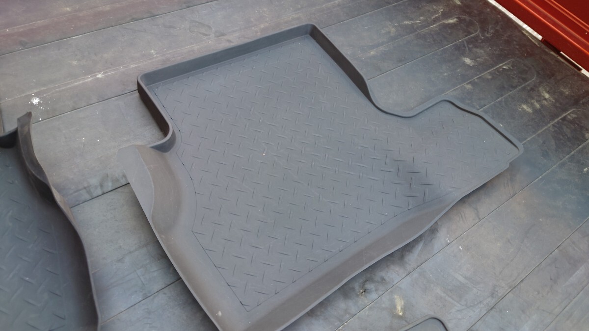 Yahoo!オークション - JB64W MT スズキ ジムニー 純正 ラバーマット ゴ...
