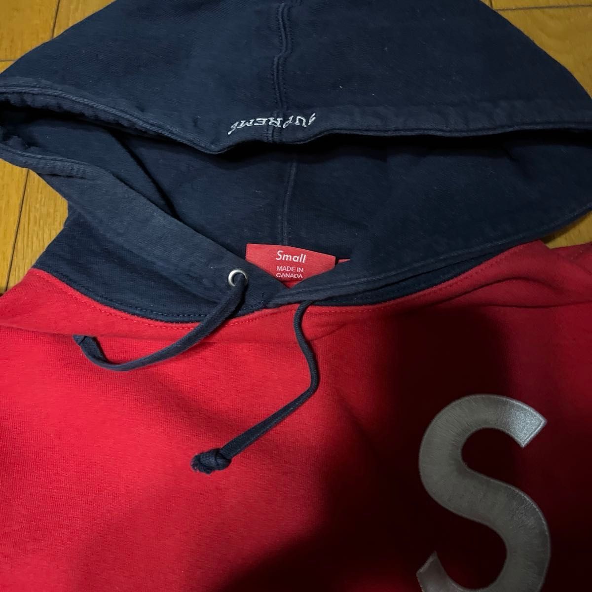 Supreme 刺繍ロゴ 縁取り マルチカラー パーカー トップス Supreme 刺繍ロゴ 縁取り マルチカラー パーカー トップス