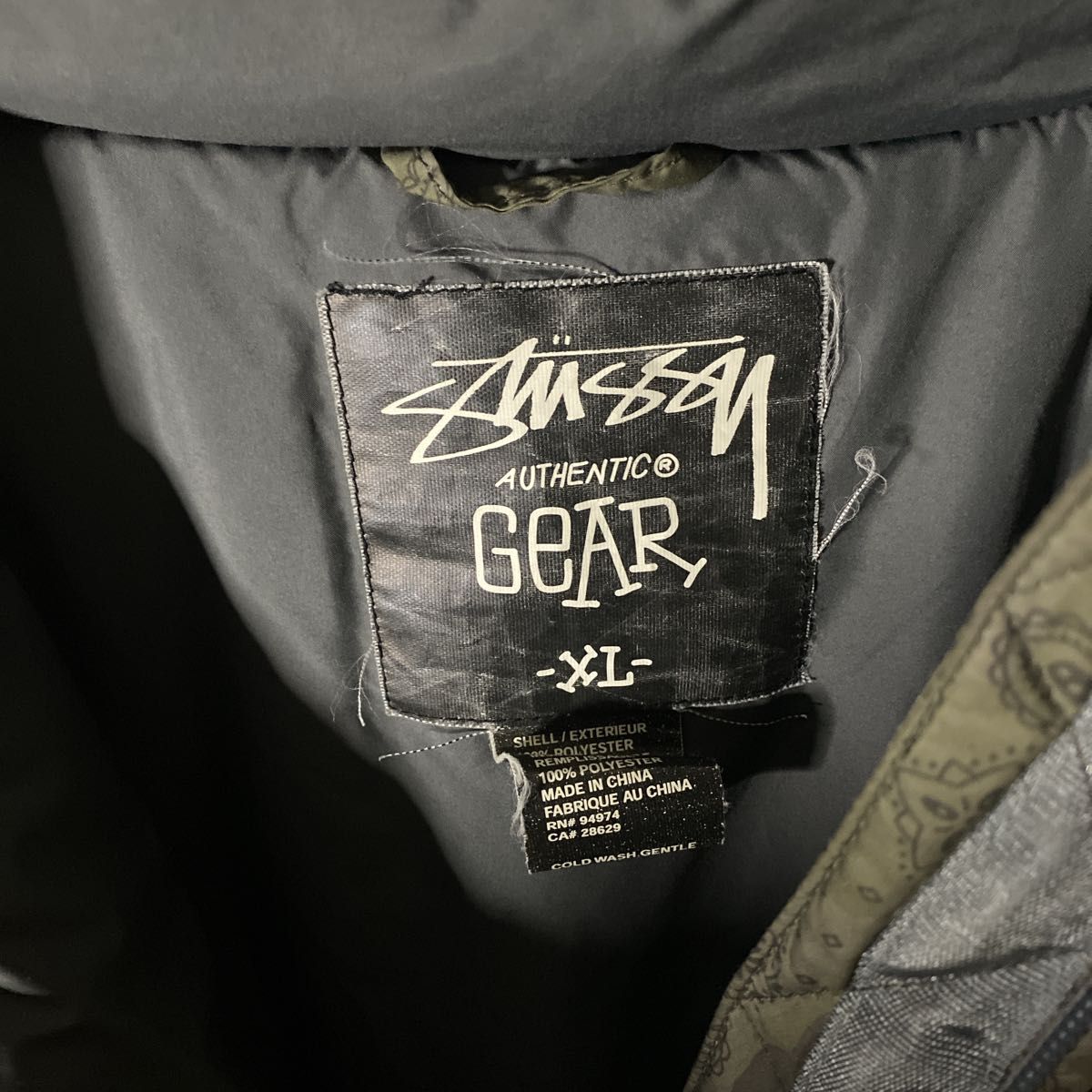 stussy ステューシー ダウンジャケット ワンポイント刺繍 ロゴ stussy ステューシー ダウンジャケット ワンポイント刺繍 ロゴ
