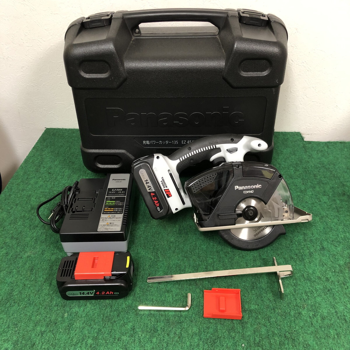 Panasonic パナソニック 充電パワーカッター135 14.4V EZ4542LS2M-B EZ4542 チップソーカッター 切断機 電動工具 N60315_2_40h(切断機一般 ...