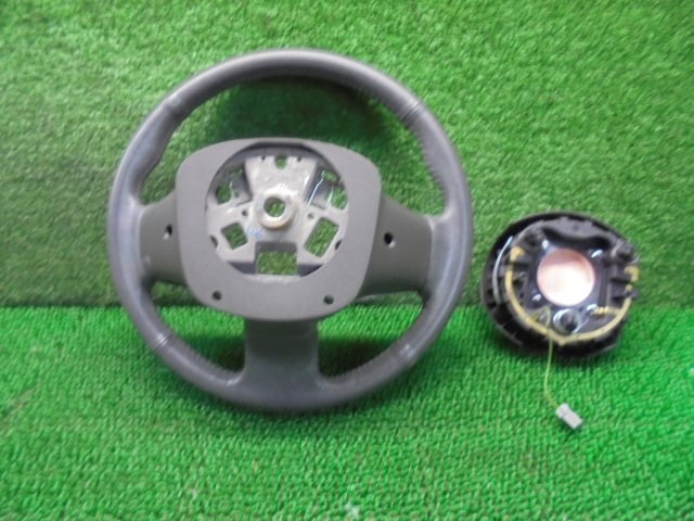 Yahoo!オークション - 1EI6599CC5 ) 日産 キューブ Z12/NZ12 純正レザ...