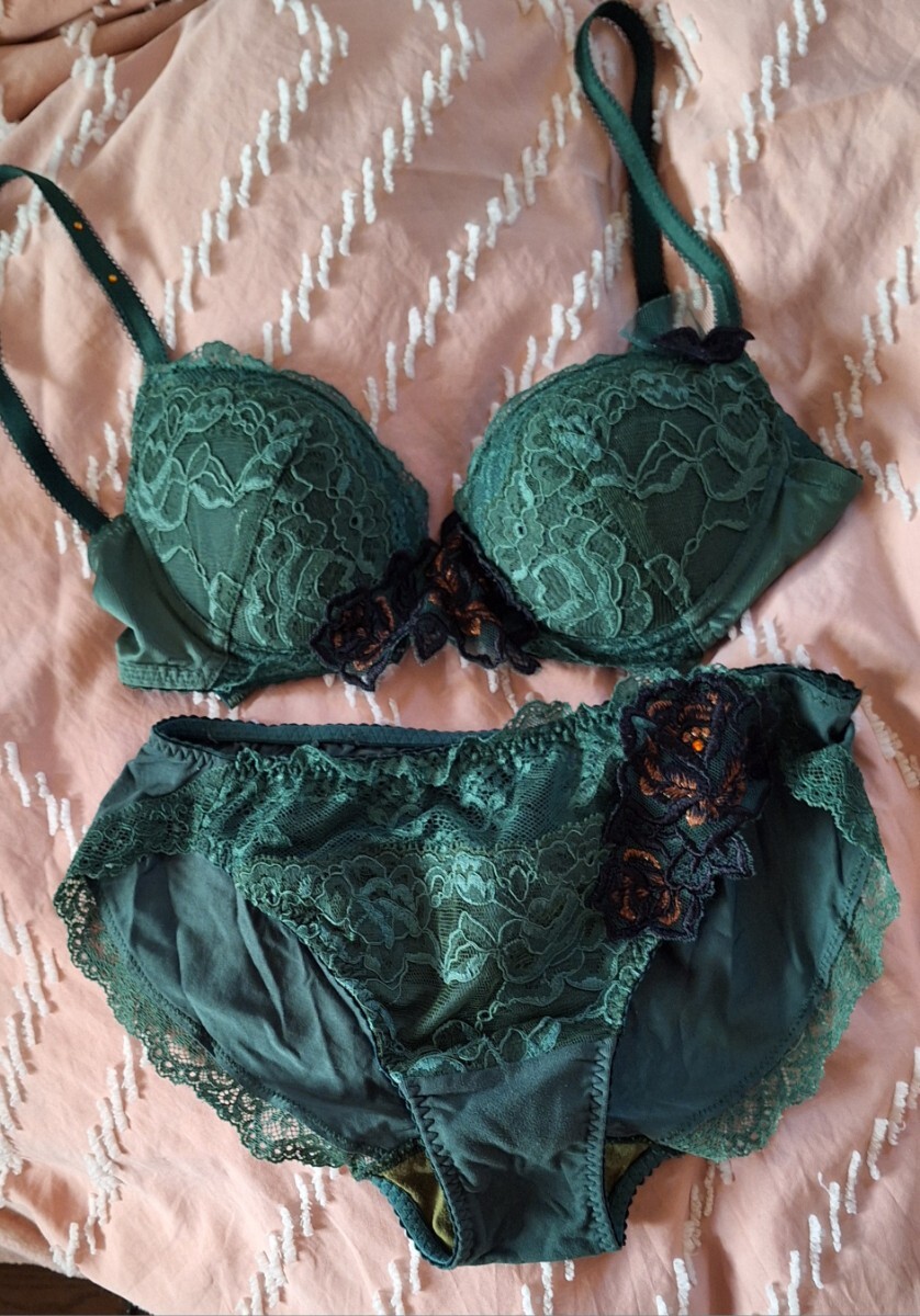 Yahoo!オークション - Wingレシアージュ B70 Mブラジャーショーツセッ...