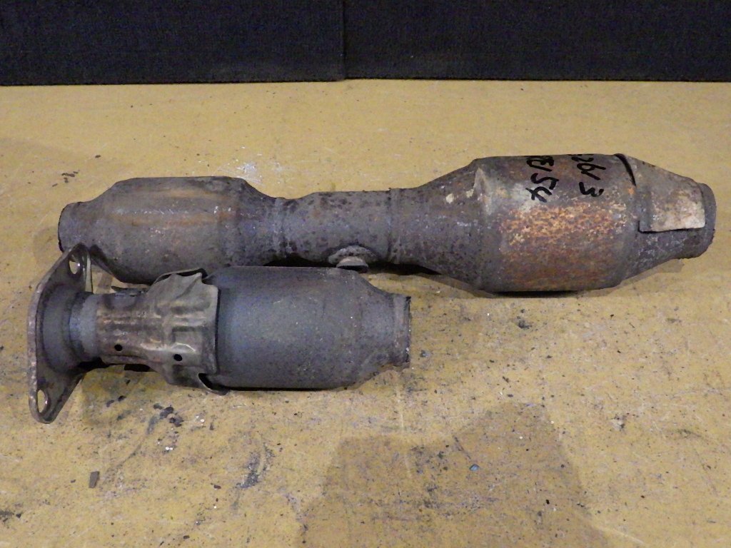 Yahoo!オークション - [石] トヨタ ZRE154 刻印CB8/GM3 触媒1台分3個セ...