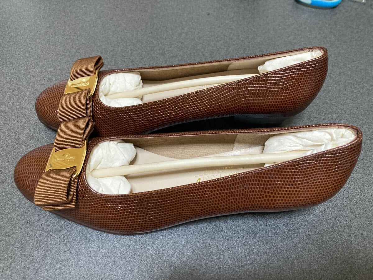 salvatore ferragamo フェラガモ パンプス(5ハーフ)｜売買されたオークション情報、yahooの商品情報をアーカイブ公開 - オークファン（aucfan.com）