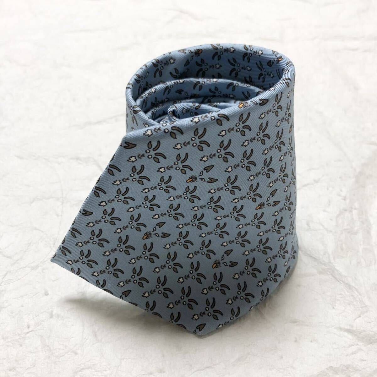 HERMES エルメス ネクタイ 山羊と狼 ヤギ オオカミ 顔 総柄 HERMES エルメス ネクタイ 山羊と狼 ヤギ オオカミ 顔 総柄