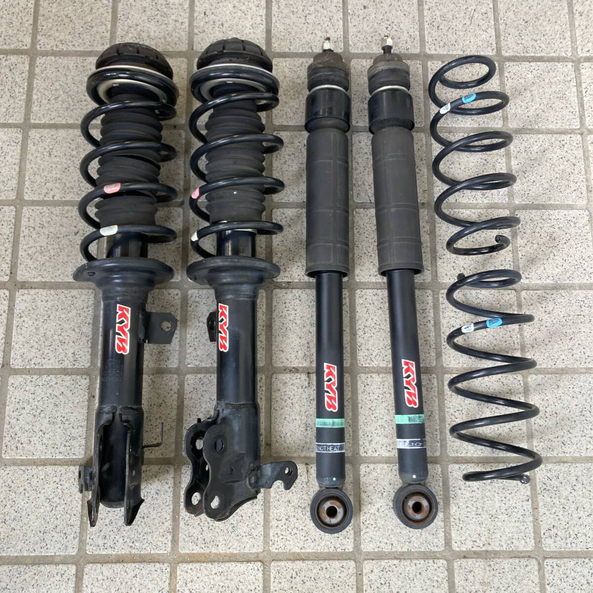 Yahoo!オークション - アルトワークス HA36S FF 純正ショックアブソー...