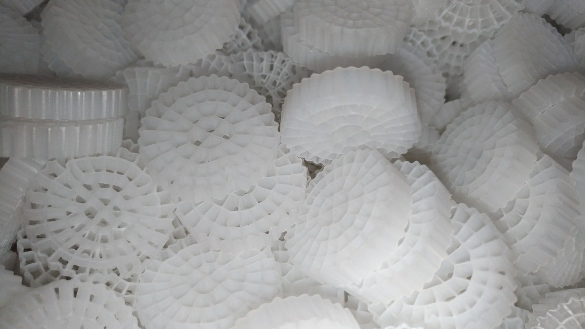 Yahoo!オークション - 送料無料 流動ろ材 MBBR 濾過材 約25mm×5mm 64h...