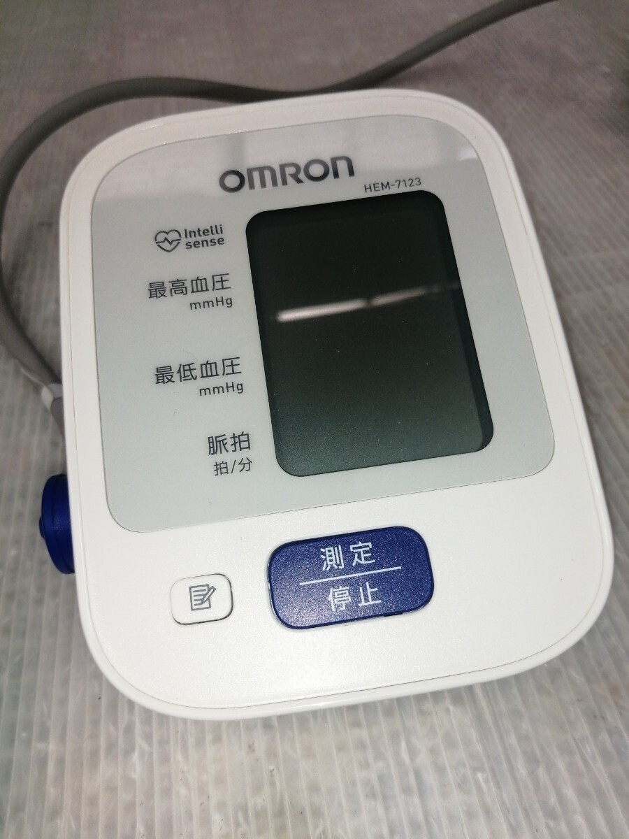 Yahoo!オークション - OMRON オムロン 上腕式血圧計 hem-7123