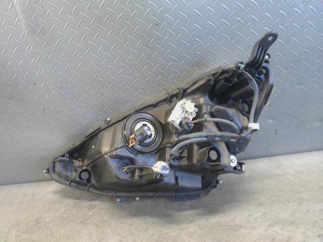 Yahoo!オークション - N78 トヨタ アクア NHP10 純正 右ヘッドライト L...