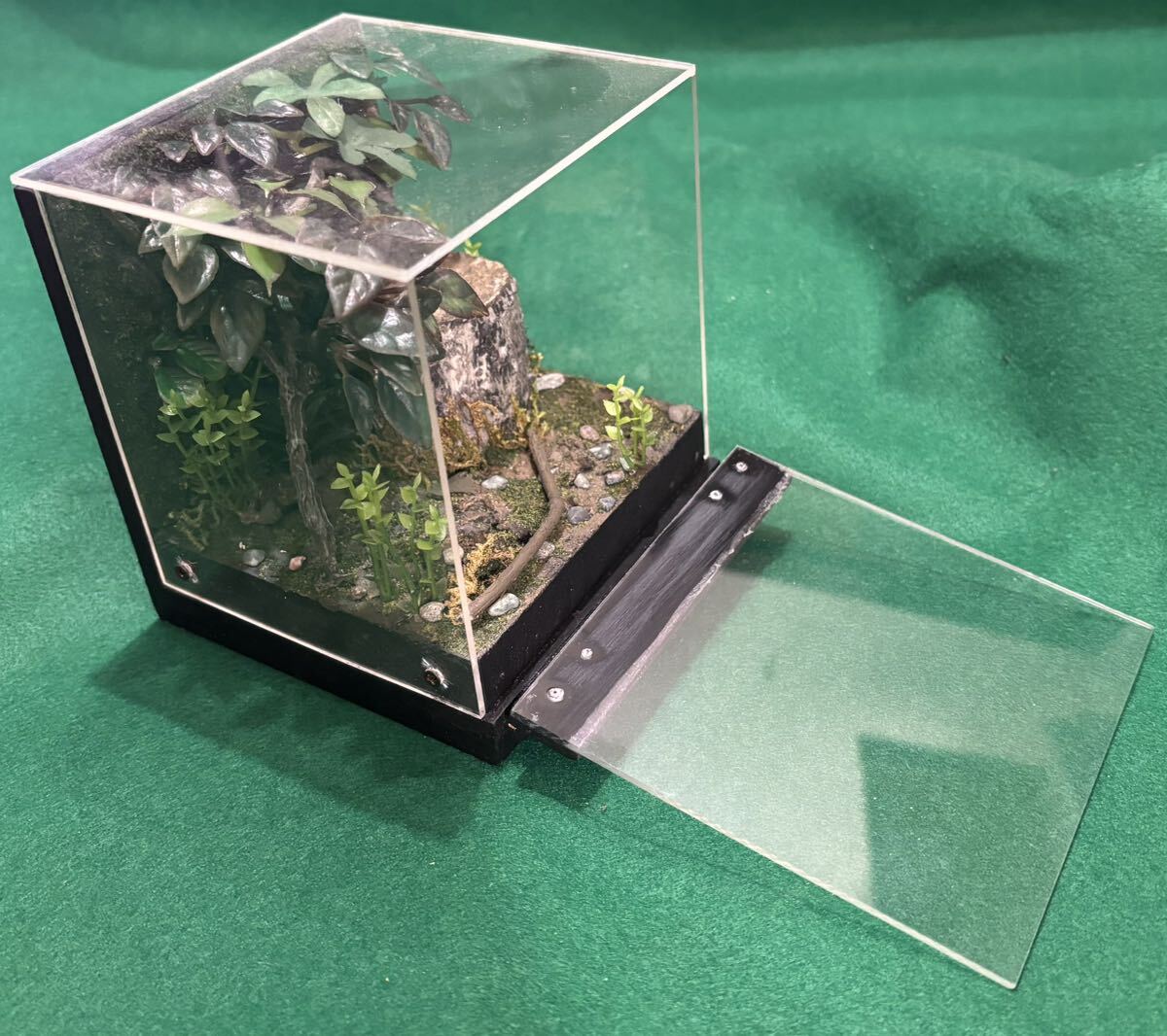 動物フィギュア用ジオラマ】森の風景☆ヒメネズミ・アマガエル 動物フィギュア用ジオラマ】森の風景☆ヒメネズミ・アマガエル
