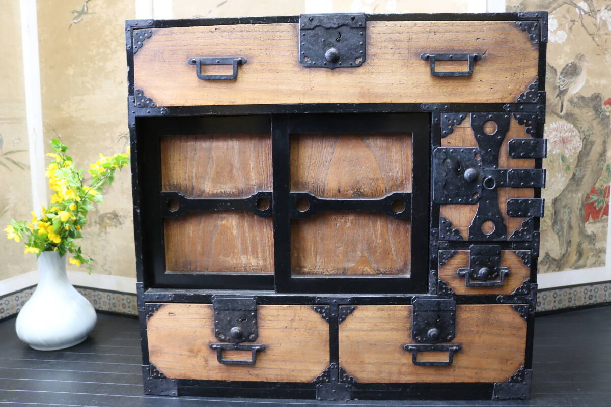 Yahoo!オークション - B64.味良 サイズ良 古い時代箪笥秋田地方角金具...