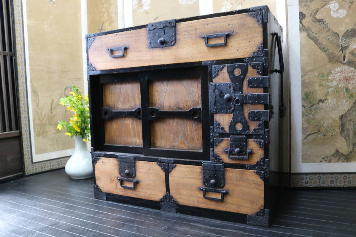 Yahoo!オークション - B64.味良 サイズ良 古い時代箪笥秋田地方角金具...