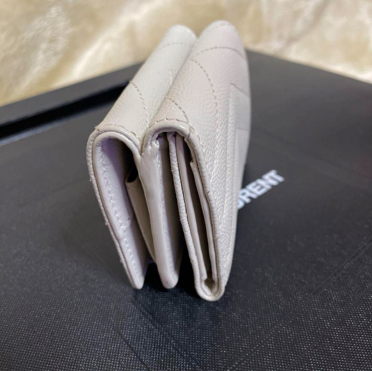 サンローラン三つ折り財布 タイニーウォレットキルティング サンローラン三つ折り財布 タイニーウォレットキルティング