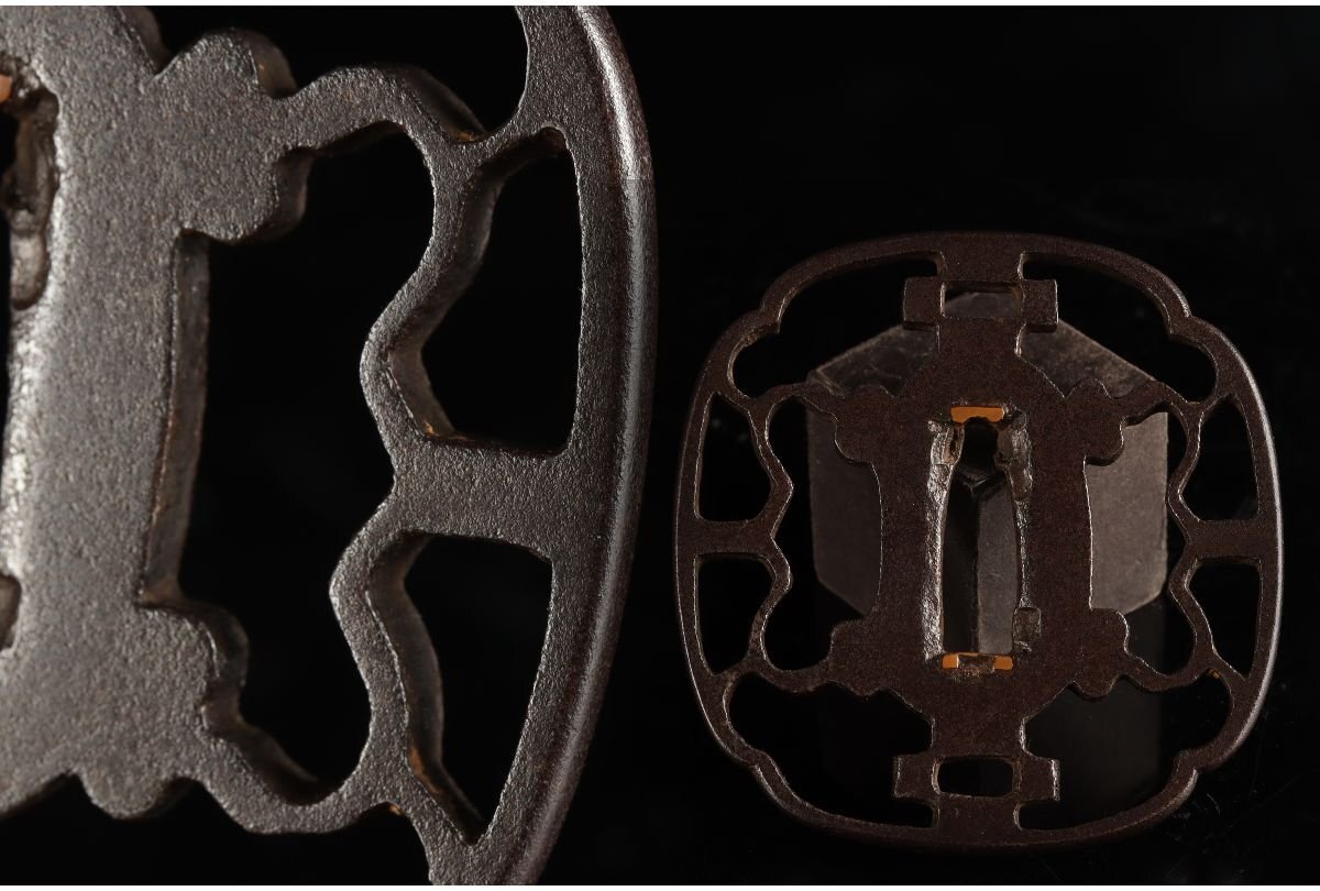 Yahoo!オークション - [URA]江戸期/無銘/鉄地透かし木瓜形鍔/約67g/4-4...