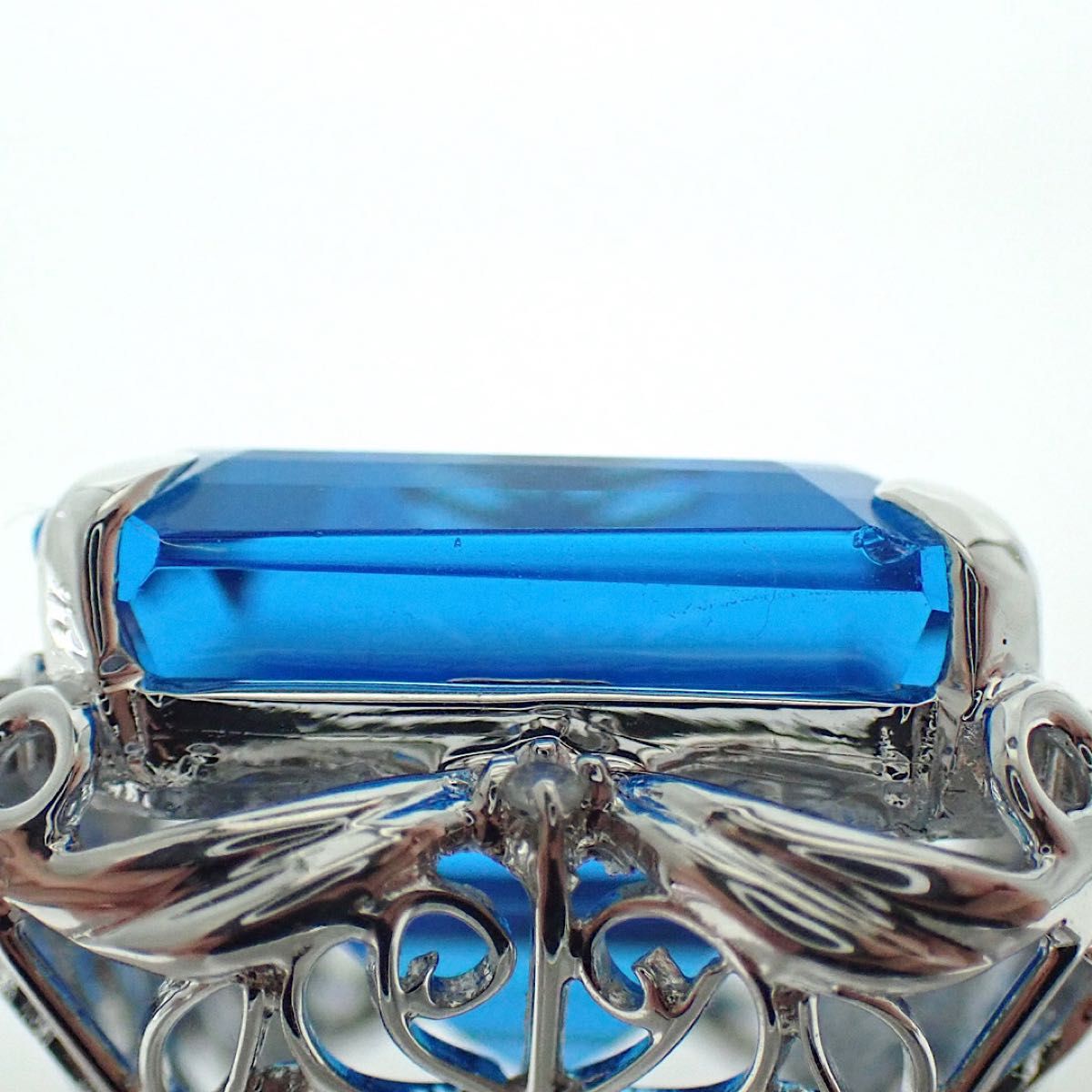 特大50ct ブルートパーズ K18WG ダイヤリング スイスブルー Blue 特大50ct ブルートパーズ K18WG ダイヤリング スイスブルー Blue