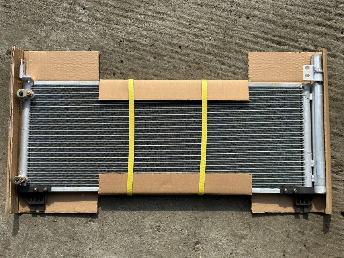 Yahoo!オークション - 新品 ZWR80 コンデンサー ハイブリッド ヴォクシ...