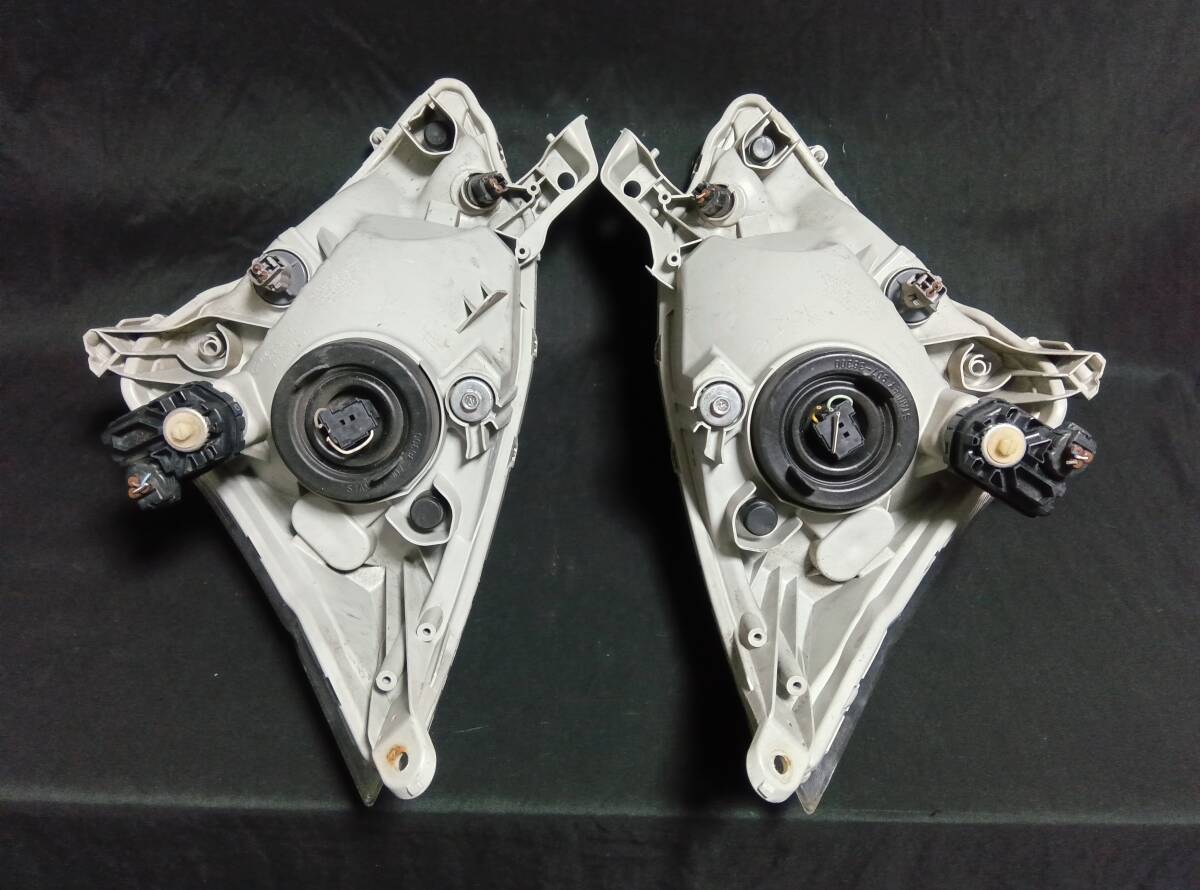 3717 LA100S/LA110S ムーヴ ダイハツ ハロゲンヘッドライト左右セット 黄ばみ除去済み STANLEY P9501 レベライザー有(ヘッドライト)｜売買されたオークション情報 ...