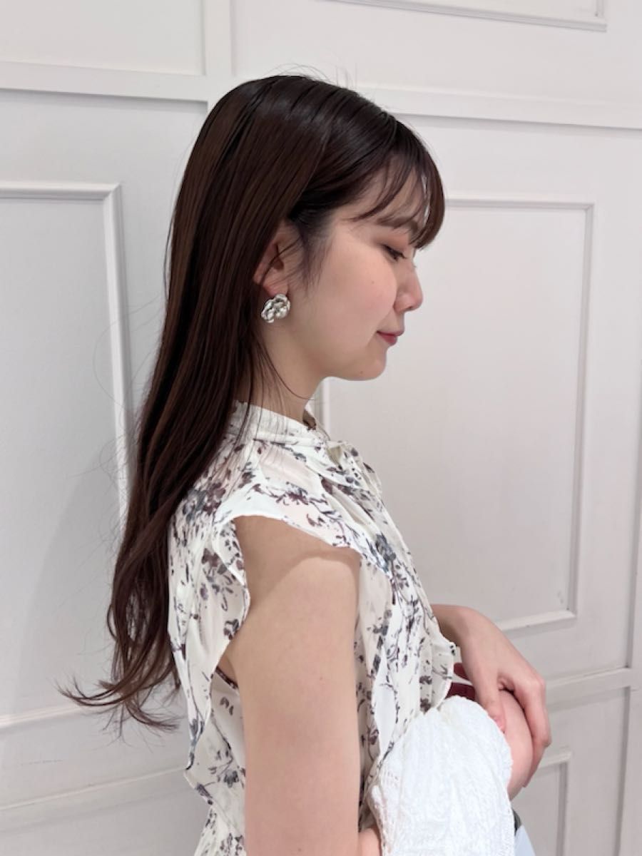 新品 SNIDEL Sustainableフリルプリントワンピース size2 IVR 新品 SNIDEL Sustainableフリルプリントワンピース size2 IVR