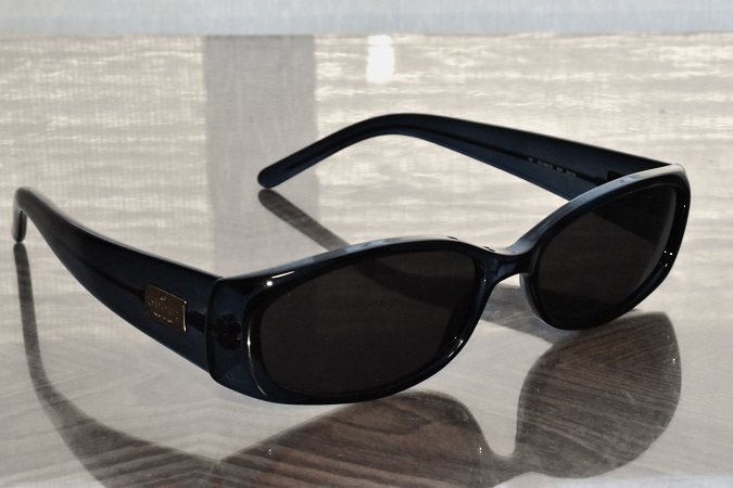 Yahoo!オークション - GUCCI グッチ GG 2451/S スリムスクエア Yahoo!オークション - GUCCI グッチ GG 2451/S スリムスクエア