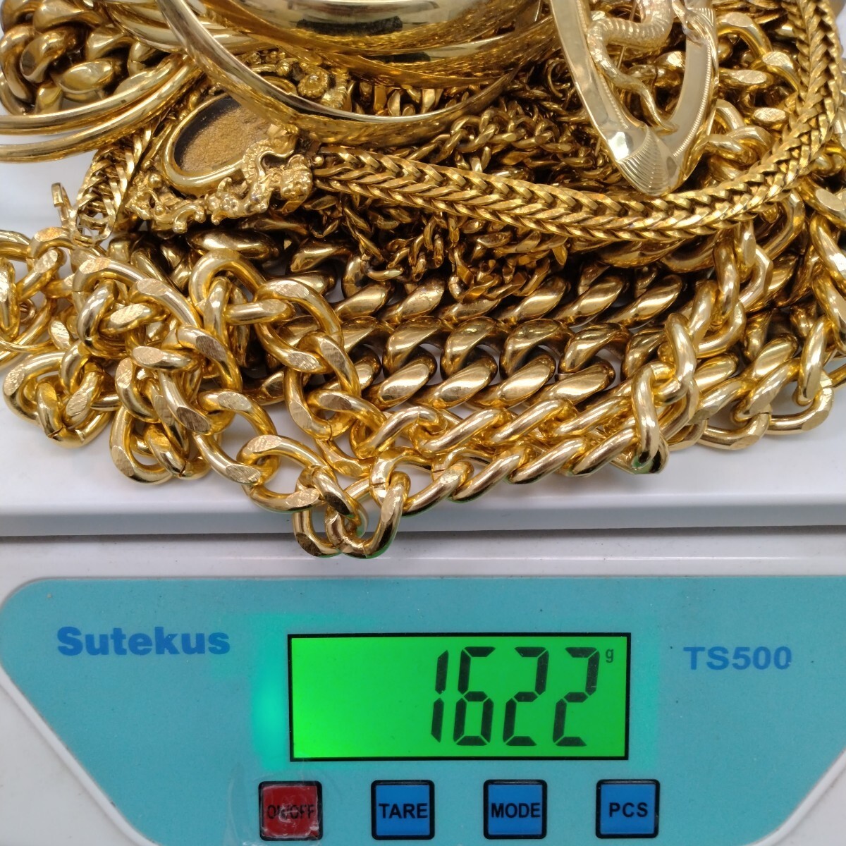 Yahoo!オークション - 【まとめ売り】 約1600g ゴールド系 アクセサリ...