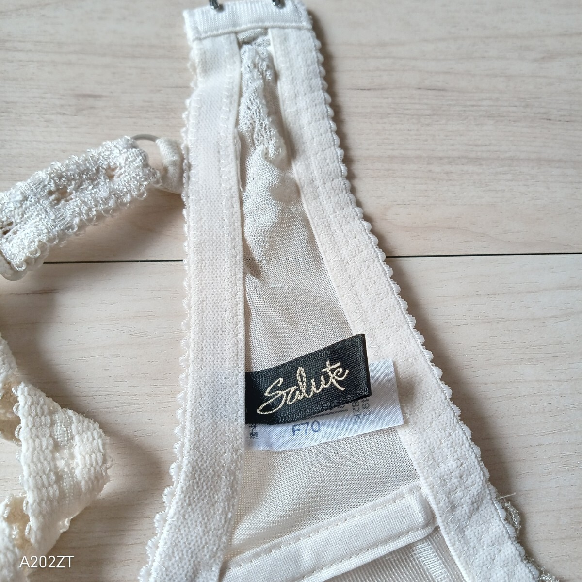 Yahoo!オークション - Salute ブラF70 匿名配送