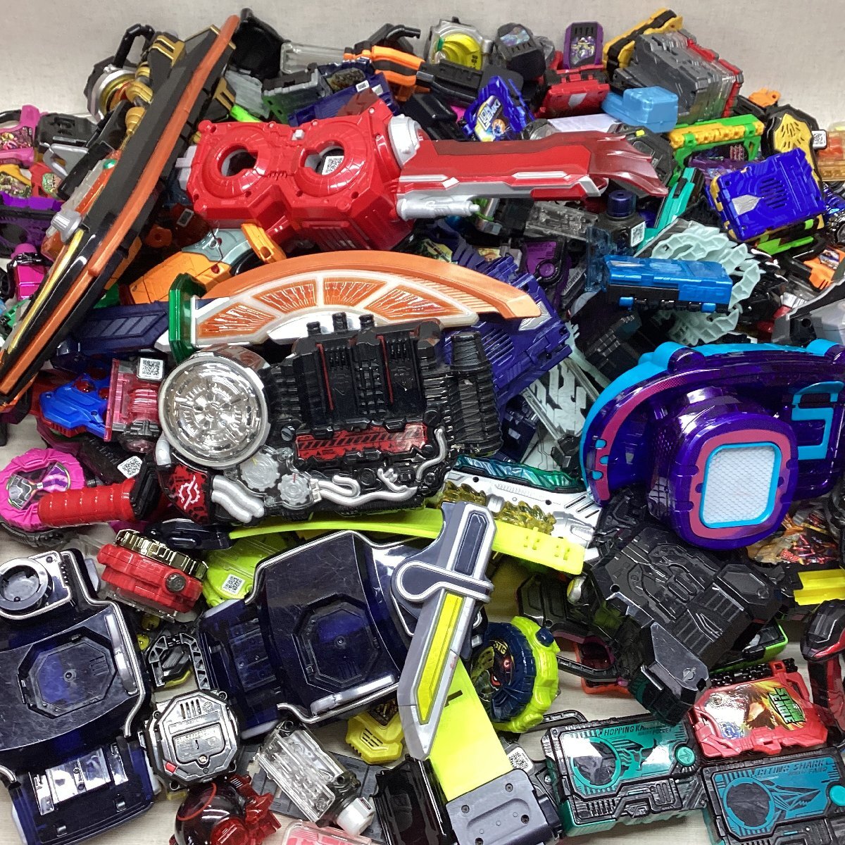 MASKED RIDER 仮面ライダー 変身ベルトなど10点と変身用ドライバーなど まとめ売り サウンド系多数 電池ブタ欠品あり /14.68kg 日本代购,买对网