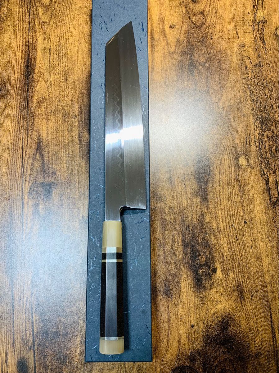堺打刃物】 切付 本焼 包丁 白ニ鋼 9寸 鏡面 黒檀両白水牛銀巻柄 堺打刃物】 切付 本焼 包丁 白ニ鋼 9寸 鏡面 黒檀両白水牛銀巻柄