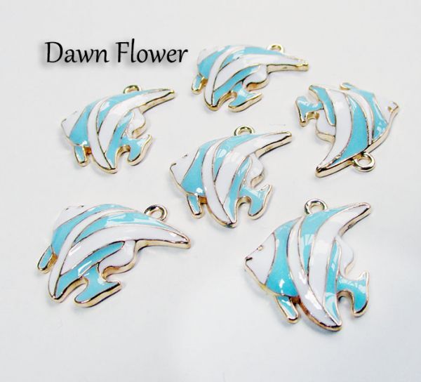 Yahoo!オークション - 【D-0386】8pcs 熱帯魚 24×20mm ライトブルー ...