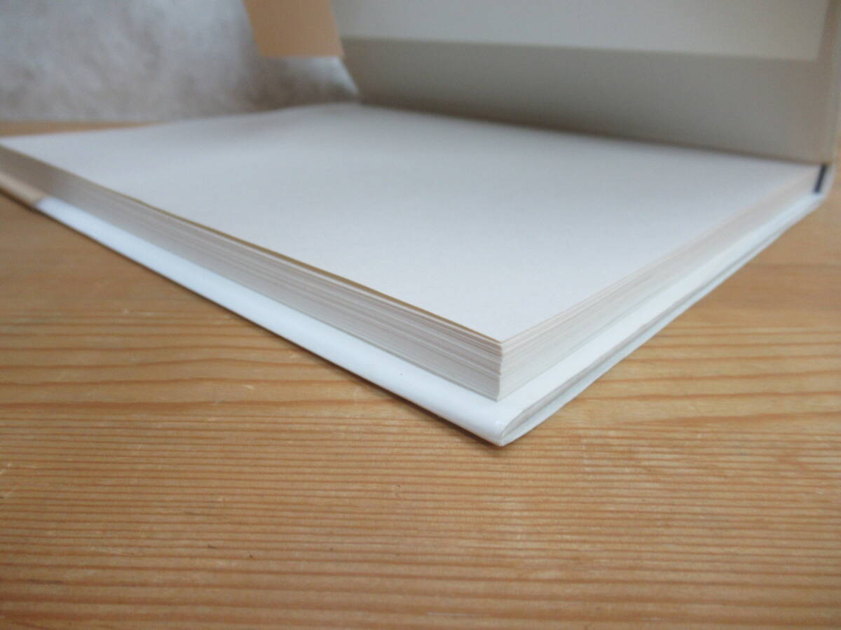 Yahoo!オークション - B93 【 初版 謹呈 著者直筆サイン入り 】 画集 ...