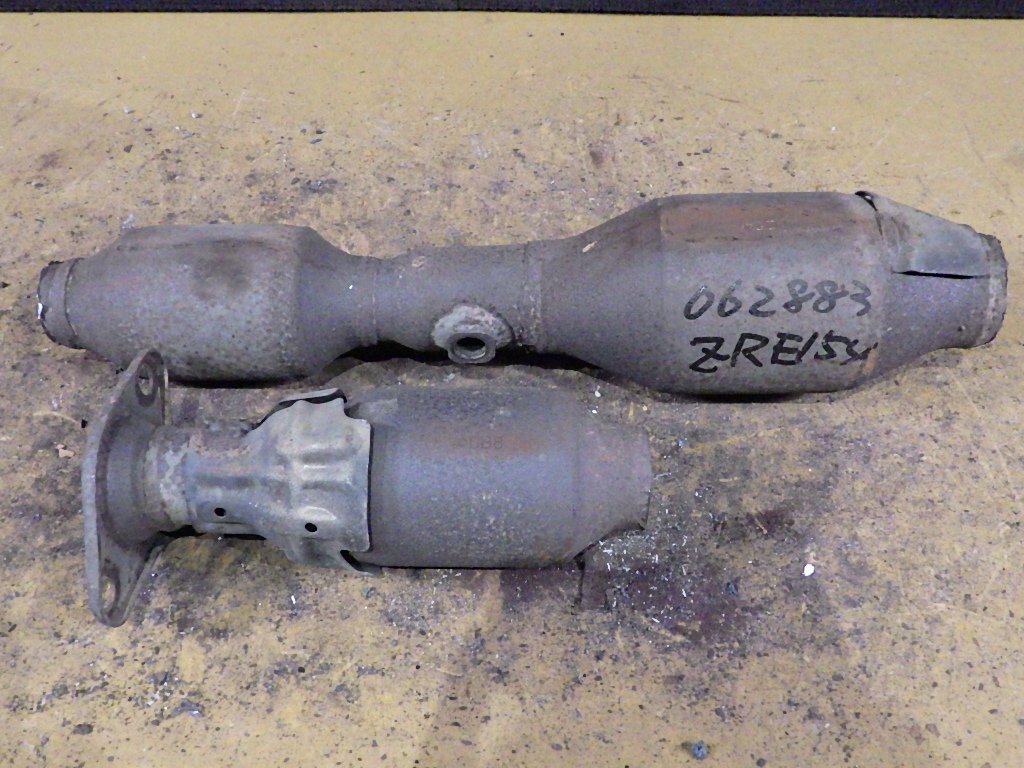 Yahoo!オークション - [石] トヨタ ZRE154 刻印CB8/GD4 触媒1台分3個セ...