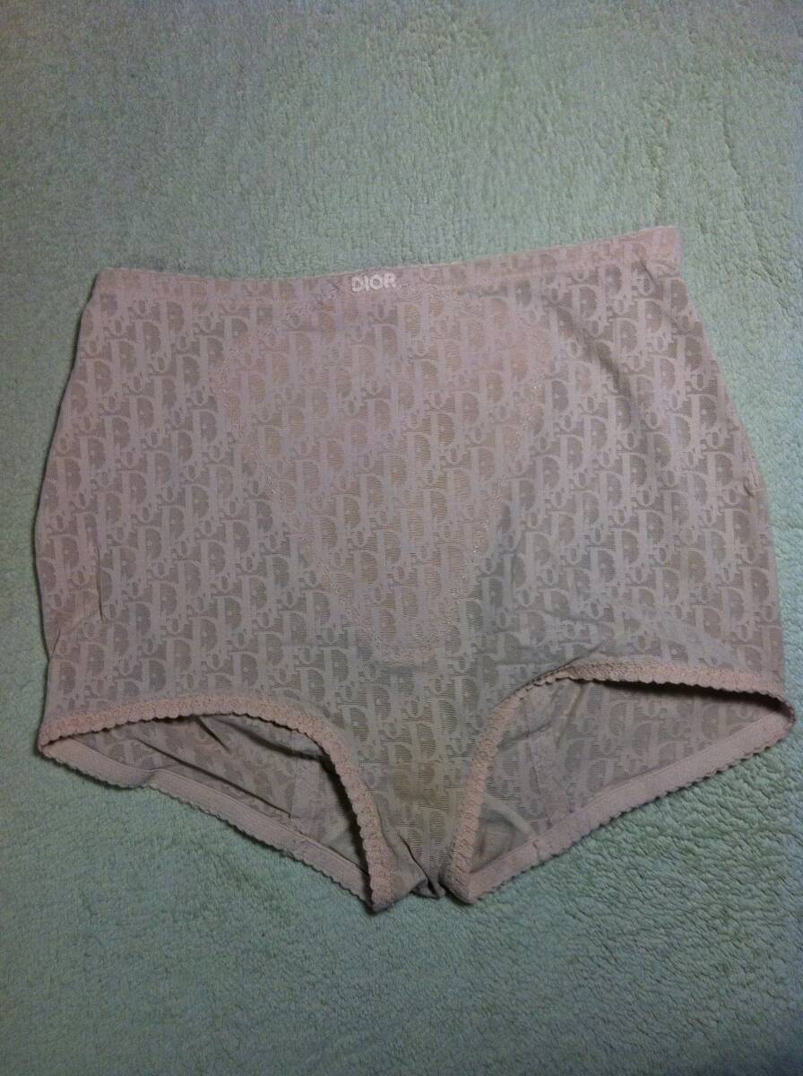 Yahoo!オークション - クリスチャンディオール ガードル 76位 平置きW2...