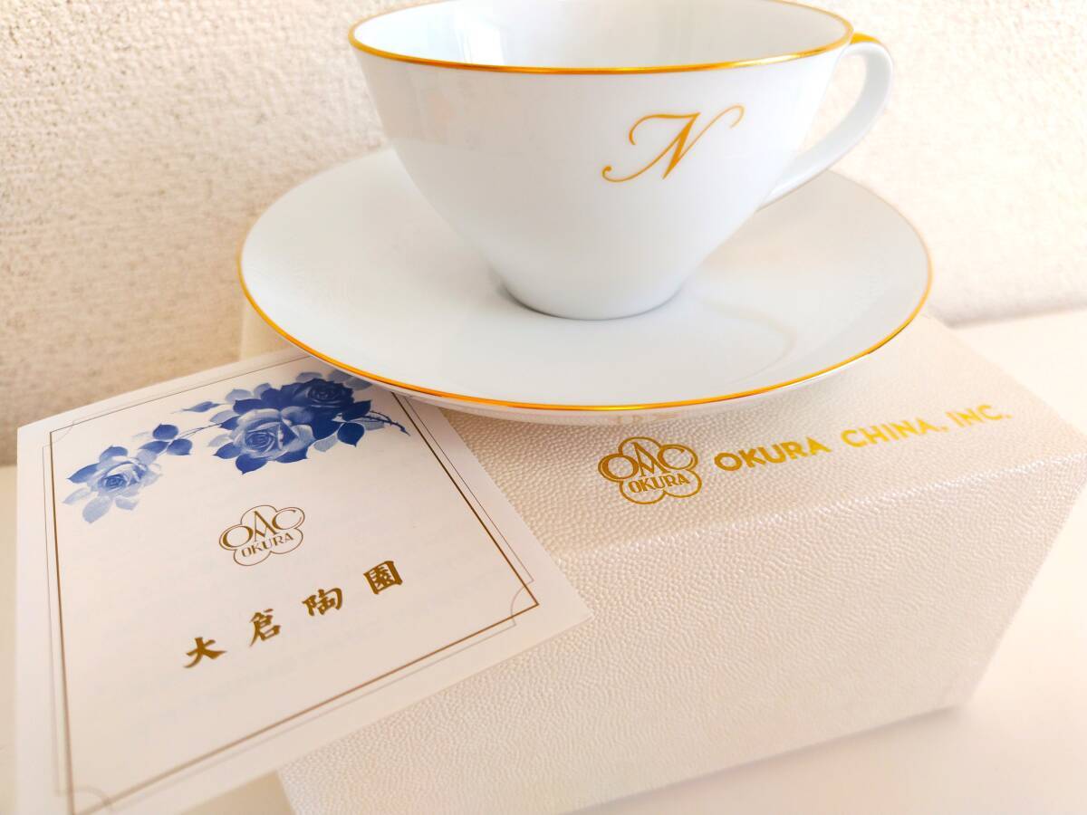 日本代購代標第一品牌【樂淘letao】－【2客セット】大倉陶園「ゴールドライン・クープシェープ」カップ＆ソーサー 定価16500円 イニシャルN ボーンチャイナ白磁金OKURA