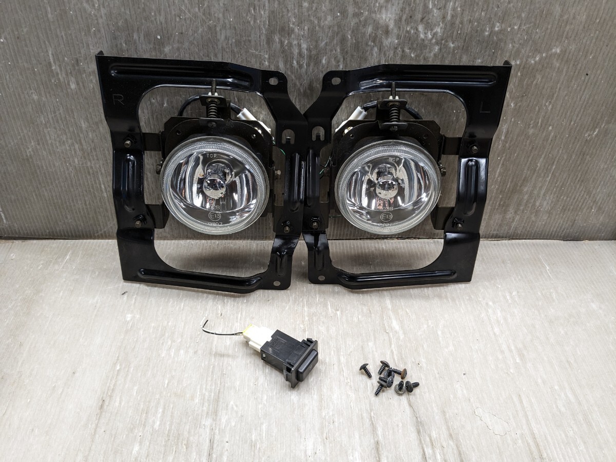 Yahoo!オークション - タウンボックス U62W 純正フォグランプ 0865 白 ...