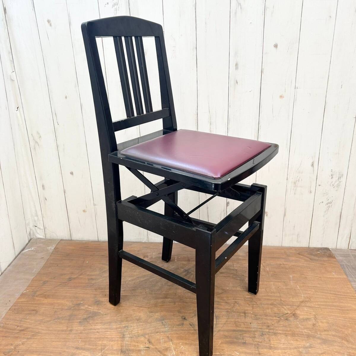 D26 ITO イトウ ピアノ椅子 トムソン イス 背もたれ付き 高さ調節可 高低自在椅子 約H90cm W39cm D40cm SH43-54cm(中古)のヤフオク落札情報