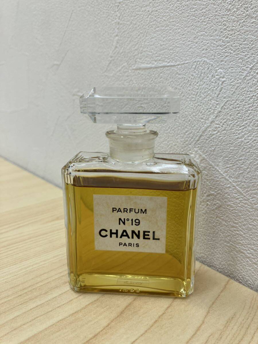 H7199 CHANEL シャネル 香水 No.19 PARFUM パルファム 56ml(シャネル)｜売買されたオークション情報、yahooの商品情報をアーカイブ公開 - オークファン ...