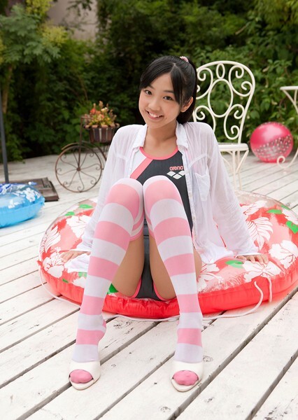 Yahoo!オークション - 椎 名 も も A4サイズ写真(210mm×297mm) Cospl...