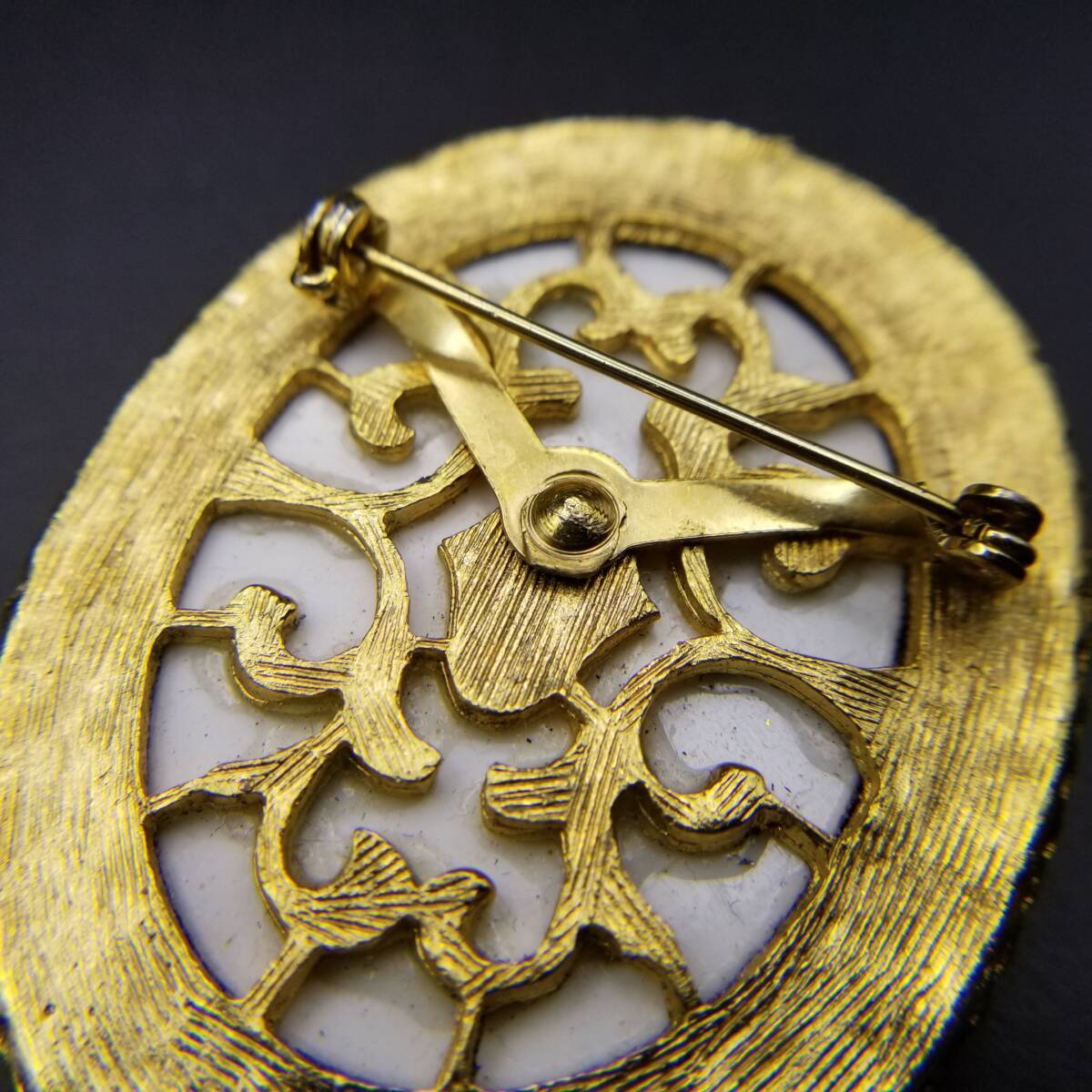 50s 60s フラワー 朝顔 ホワイト オーバル 額縁 フレーム エレガント アンティーク ヴィンテージ ブローチ ジュエリー 輸入 Y15-Q(ブローチ)｜売買されたオークション情報 ...