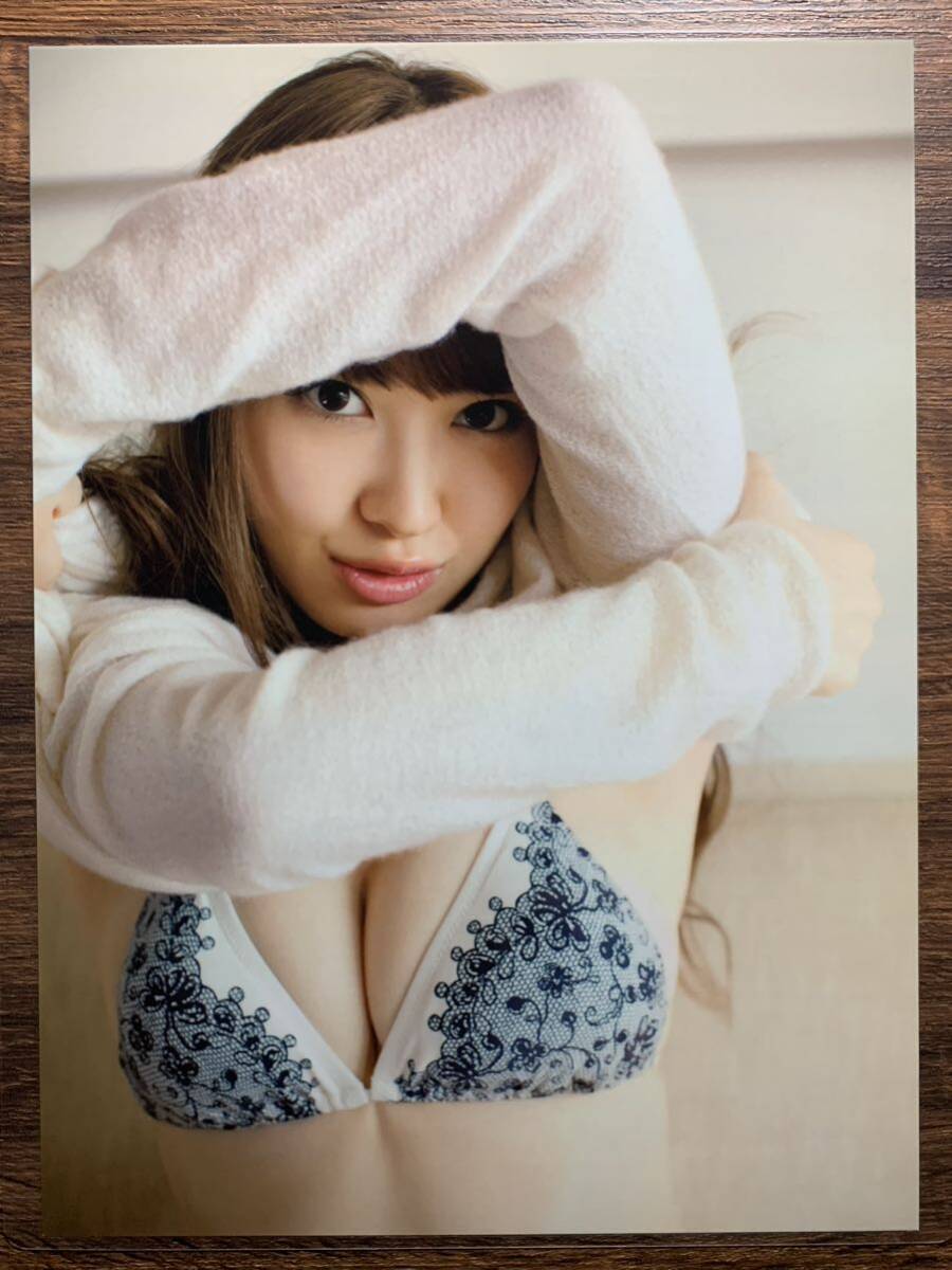 日本代購代標第一品牌【樂淘letao】－【厚手ラミネート加工】小嶋陽菜 水着 A4変サイズ 雑誌切り抜き 8ページ Friday 2011 07 22【グラビア】-a2