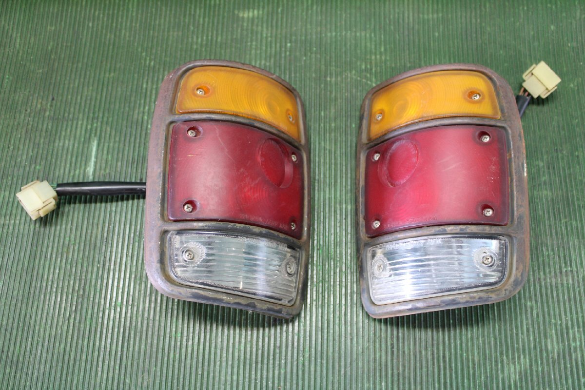 Yahoo!オークション - 壱 サニートラック L-B122 純正 テールランプ 左...