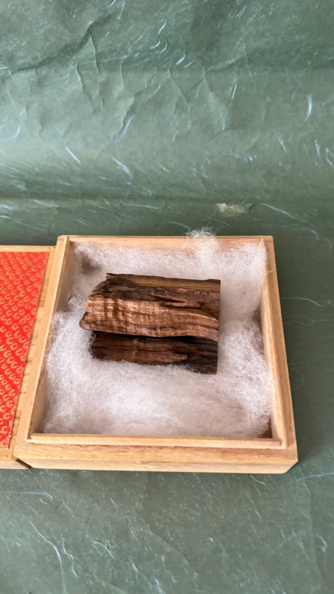 天然香木 伽羅 越南産 84g 香木 香炉 香道具 茶道具 沈水香木 中国美術 お香 御香木 お焼香 ベトナム産(中古)のヤフオク落札情報