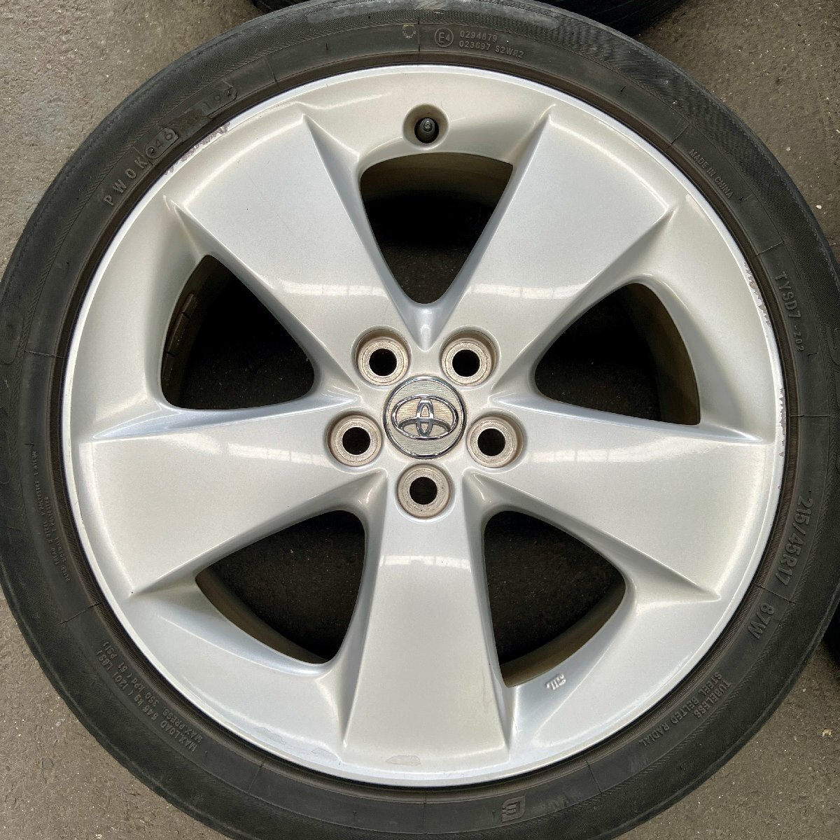 Yahoo!オークション - タイヤ付き純正ホイール4本セット プリウス ZVW3...