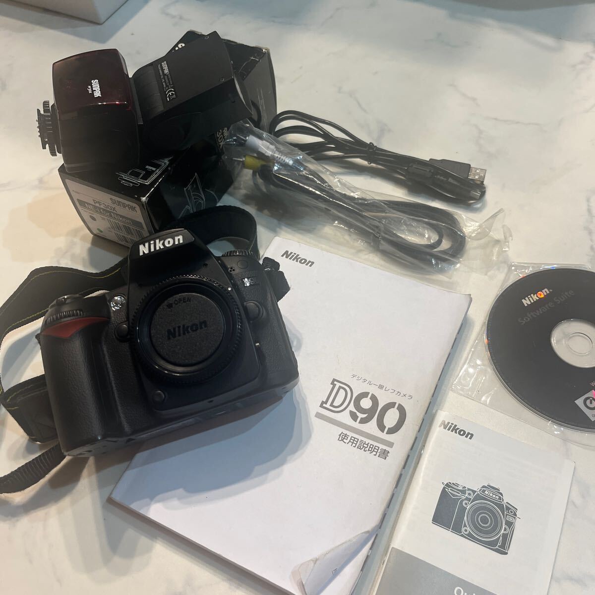 Yahoo!オークション - Nikon D90 ボディ 美品