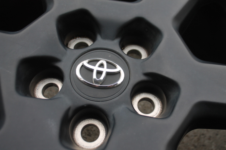 Yahoo!オークション - トヨタ RAV4オフロードパッケージ2純正アルミホ...