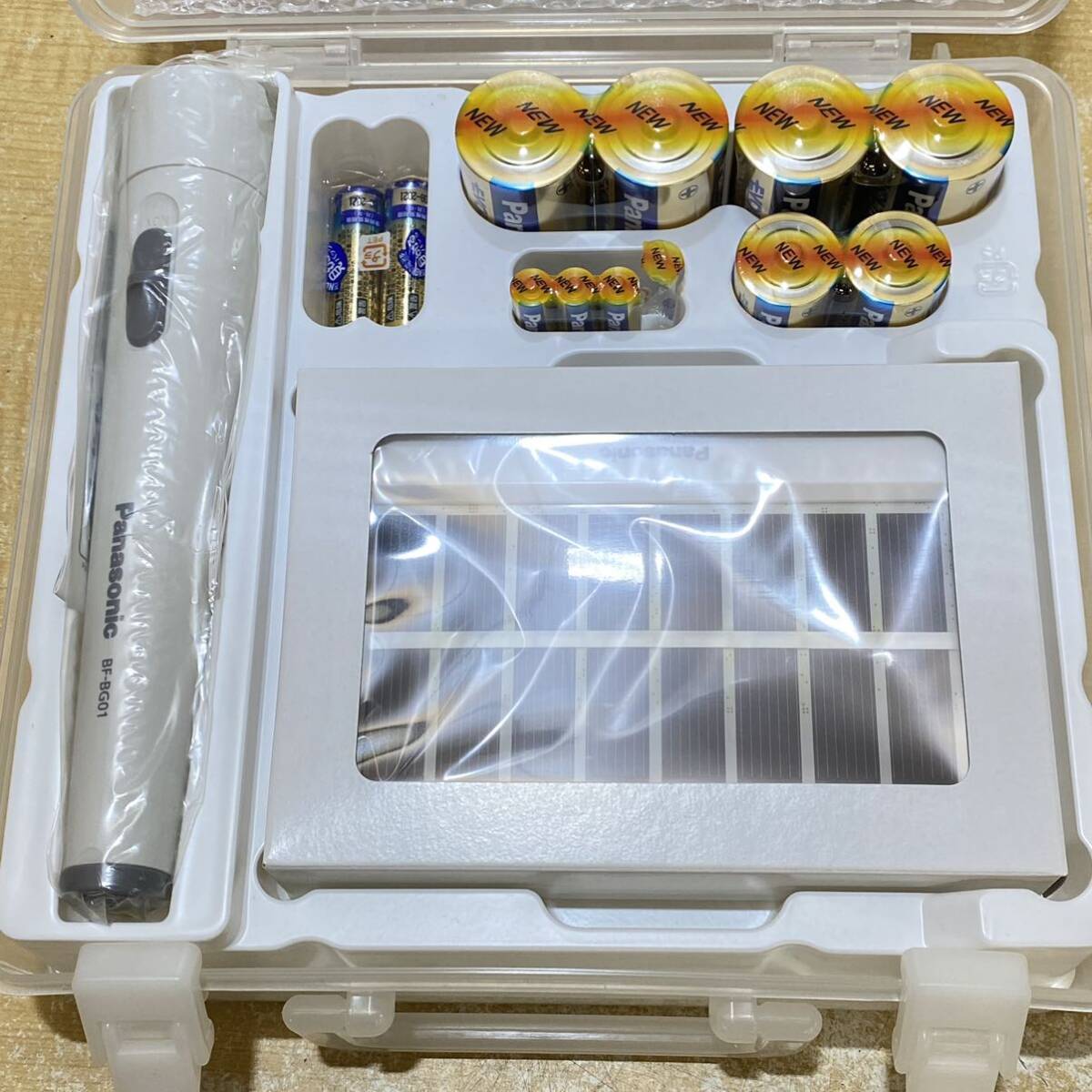 日本代購代標第一品牌【樂淘letao】－R♪ 未使用多数 Panasonic パナソニック 電池常備キット LED懐中電灯 EVOLTA コンパクトソーラーライト K-KJU22SSL