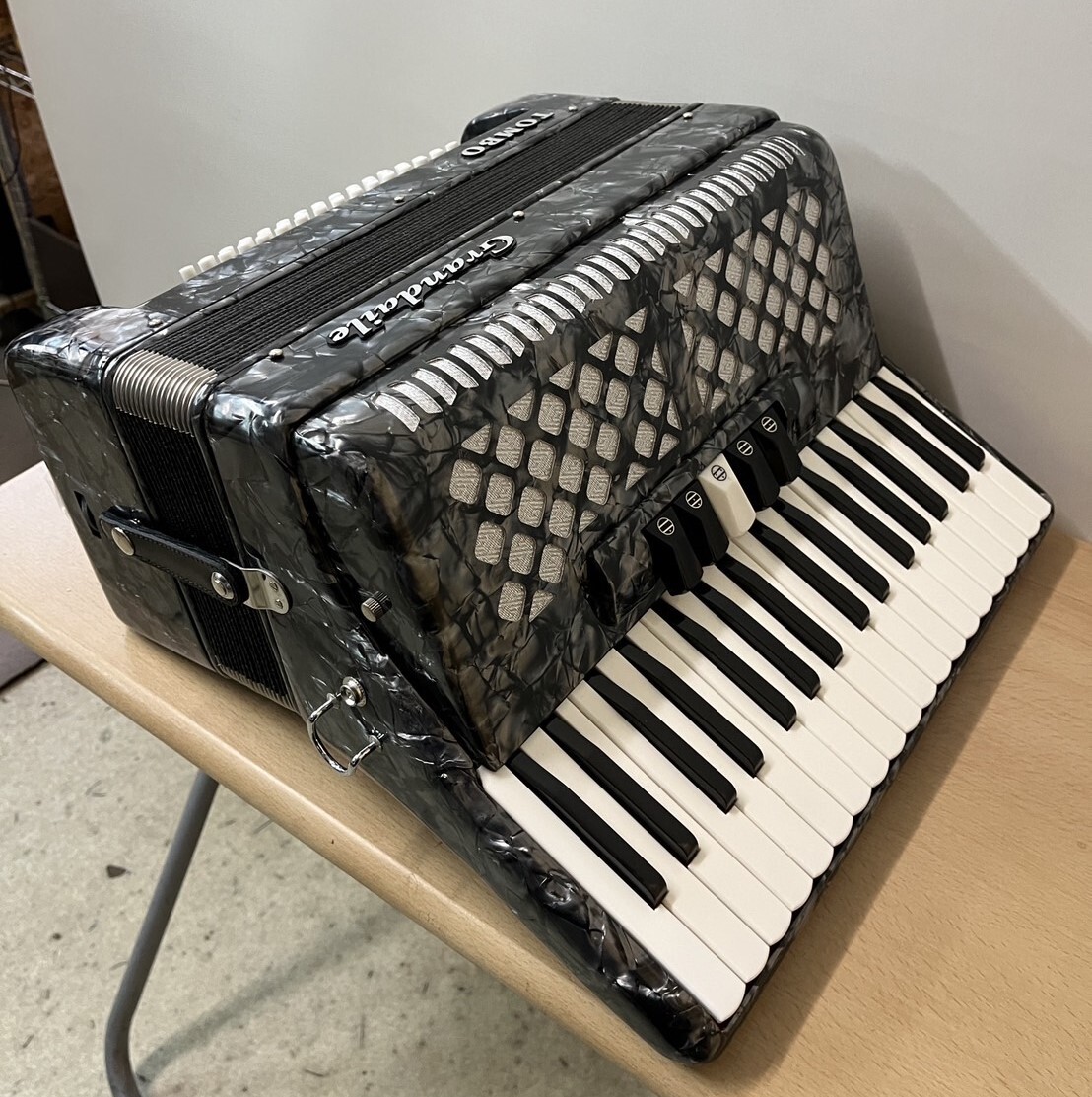 Yahoo!オークション - 【美品】TOMBO アコーディオン GT-60B Grandaile...