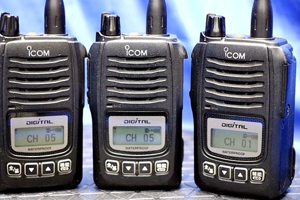 アイコム ICOM デジタル簡易無線機 IC-DU65C + 充電器 BC-208 アイコム ICOM デジタル簡易無線機 IC-DU65C + 充電器 BC-208