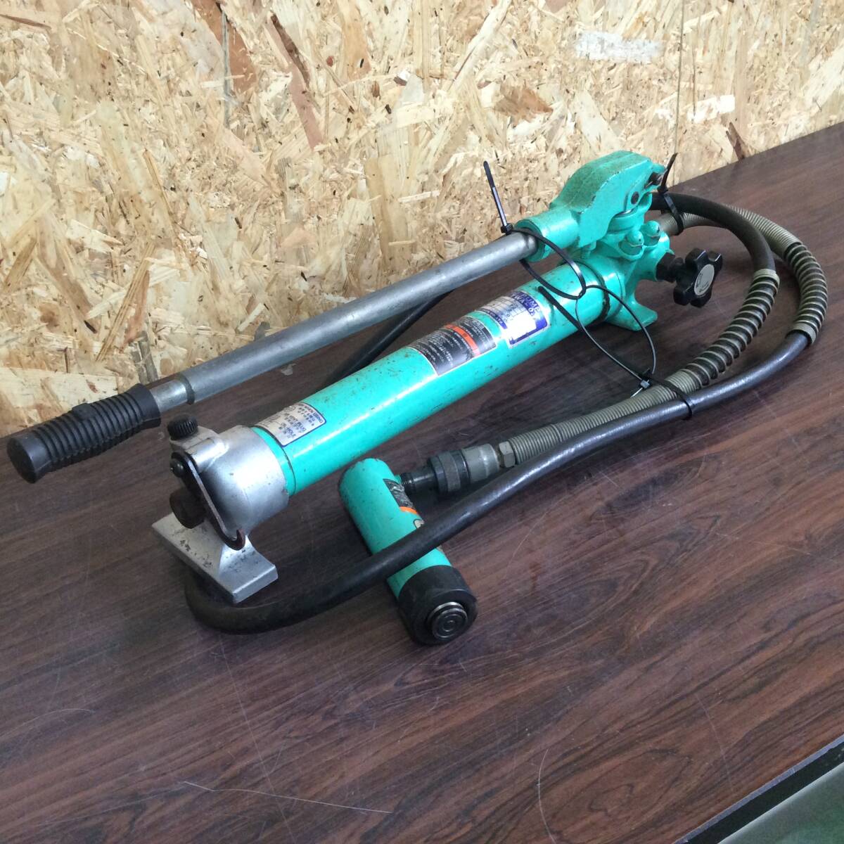 Yahoo!オークション - 【TH-2727】中古品 大阪ジャッキ 手動油圧ポンプ...